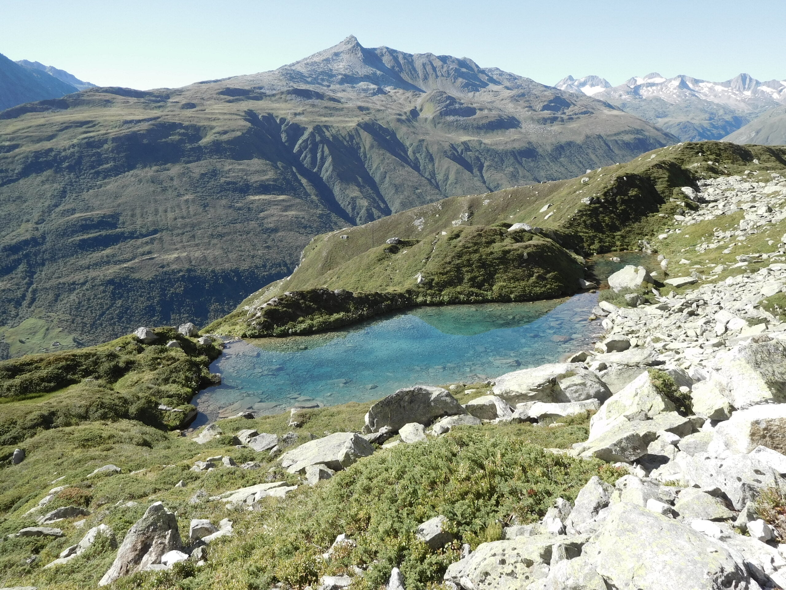 Het verscholen kleine blauwe meertje - Furkabahn.nl